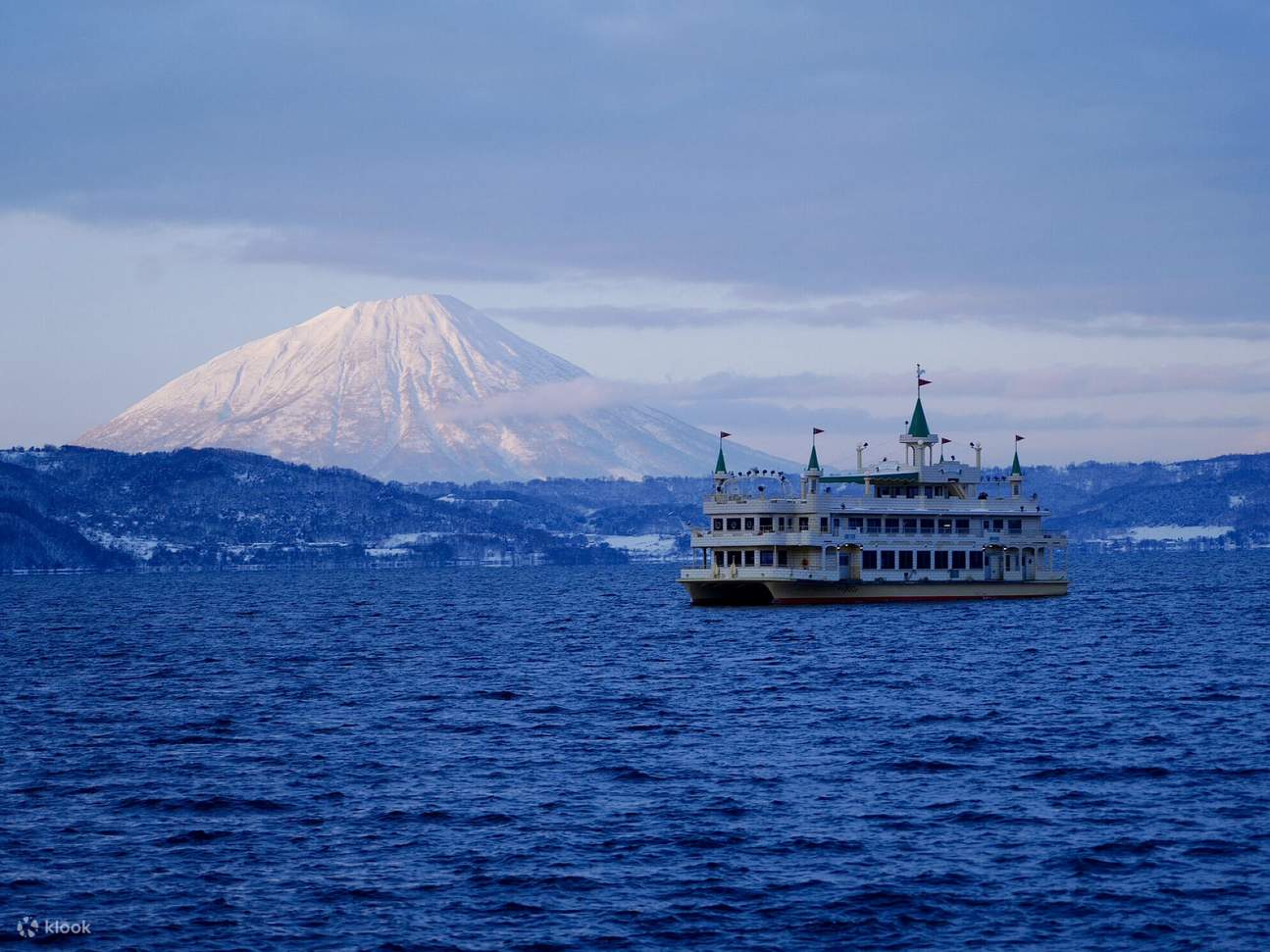 Lake Toya & Bear Ranch & Noboribetsu Hell Valley Day Trip - Klook Singapore